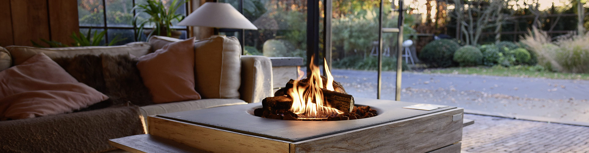 Startseite - MANIA - HAPPY COCOONING | Feuertische mit Gas und Zubehör